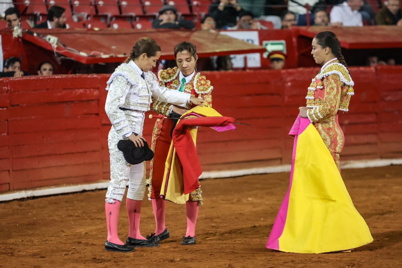 Rocío Morelli faz o melhor da corrida na Praça México - Touro e Ouro