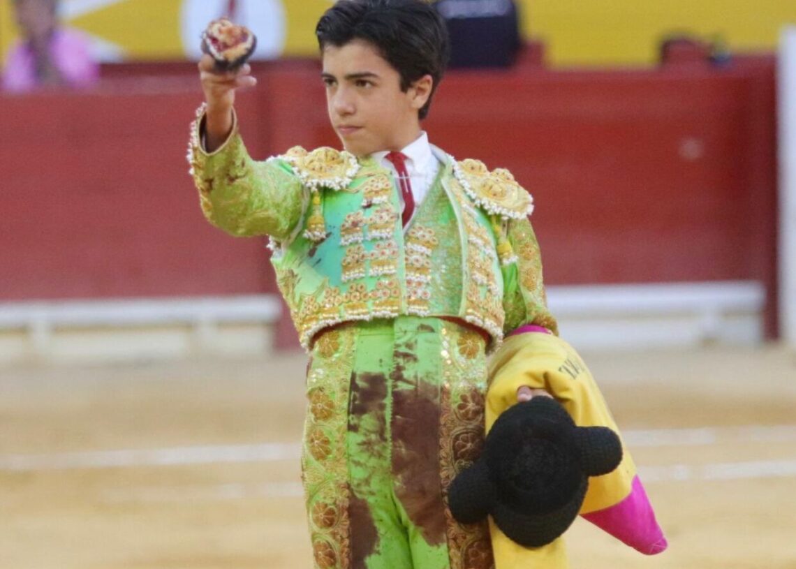 Marco Pérez novamente protagonista em Alicante, sai em ombros com Kevin ...