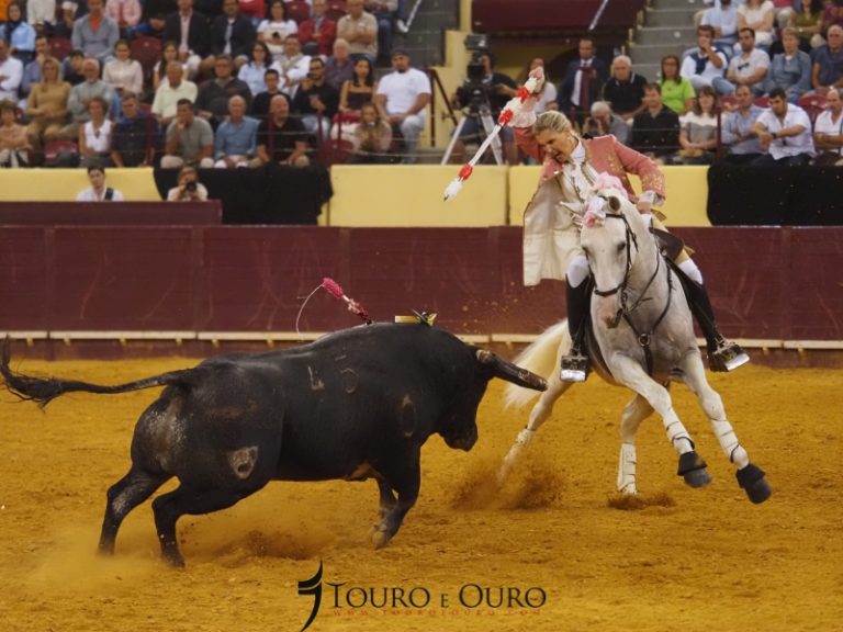 Ana Batista celebra 25 anos de alternativa em 2025 - Touro e Ouro